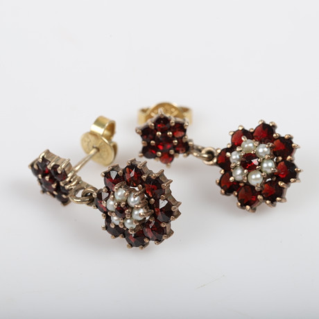 ÖRHÄNGEN, 1 par, förgyllda med granater och odlade pärlor. Smycken ...