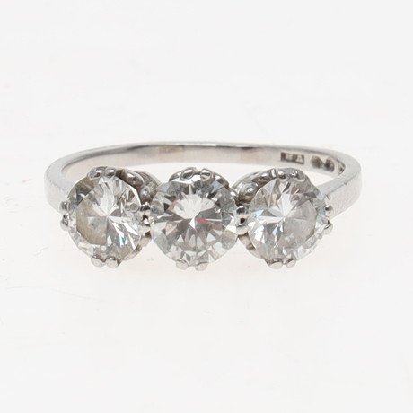 RING I PLATINA MED 3 DIAMANTER, 1,83 ct. Smycken & Ädelstenar - Ringar ...