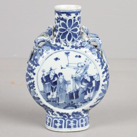 PILGRIM BOTTLE, China, 19th century, porcelain. Ceramics & Porcelain ...