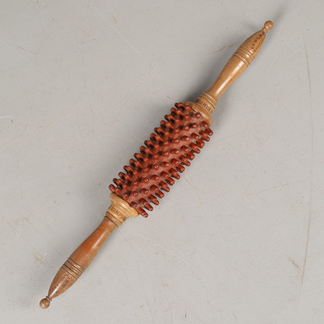 A VINTAGE VAMPIRE BACK MASSAGER. Vintage Clothing & Accessories - Auctionet