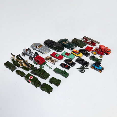 LEKSAKSBILAR, ca 30 st, ca 1950-2000-tal, bl a Schuco och Dinky Toys ...