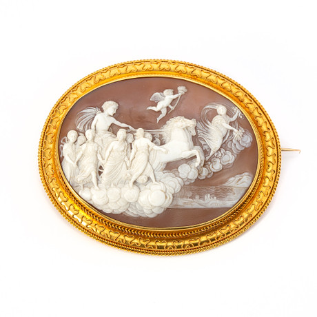 BROSCH, förgylld metall med skuren snäckskalscamé. Smycken & Ädelstenar ...