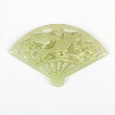 CHINESE CARVED JADE FAN. Miscellaneous - Miscellaneous - Auctionet