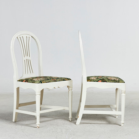 CHAIRS, 1 pair, Gustavian style, so-called "axe chairs", frame in white ...