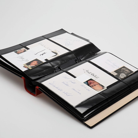 AUTOGRAF. En pärm innehållande ca svenska 150 autografer - musik ...