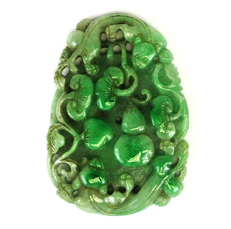 LARGE CHINESE CARVED JADE AMULET. Miscellaneous - Miscellaneous - Auctionet