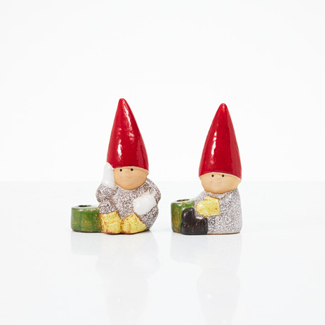 LISA LARSON. Figuriner, 2 st, med ljushållare, tomtenissar, stengods ...