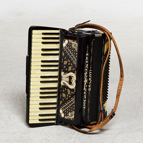 DRAG GAME, Galanti, Italy, 1900s. Miscellaneous - Musical instruments ...
