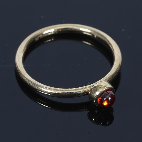 (2115) RING, 8k guld, med röd sten, 19/2000-tal. Smycken & Ädelstenar ...