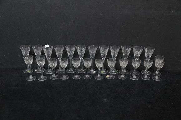 SNAPSGLAS, 12+11+2 st, Helga modell, 1900-tal. Glas - Serviser - Auctionet