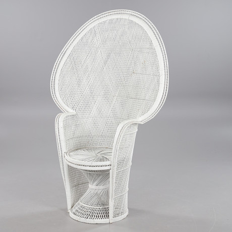 KORGSTOL, "Peacock", vitmålad rotting, 1900-talets andra hälft. Möbler ...