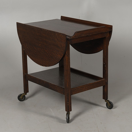 AN OAK DROP LEAF TEA TROLLEY. Furniture - Tables - Auctionet