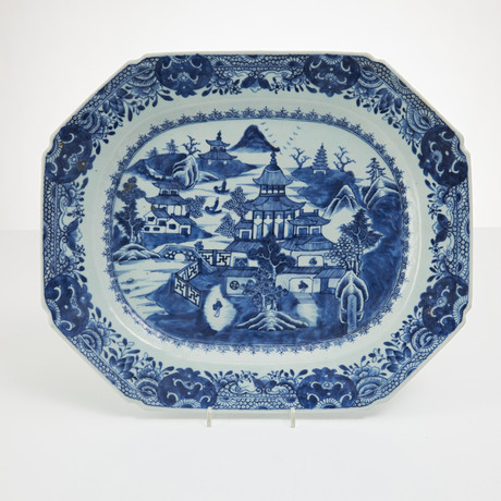 FRYING DISH, porcelain, China, Qianlong (1736-1795), octagonal rim ...