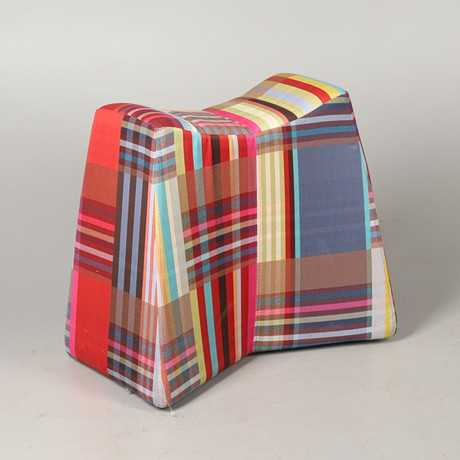 A NAUGHTONE PINCH STOOL. Furniture - Armchairs & Chairs - Auctionet