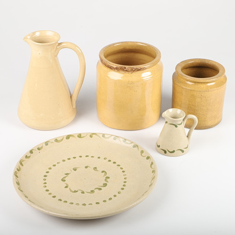 KRUS M. M, 5 stycken, glaserad keramik, bl. a Nils Ek, Höganäs, 1846 ...