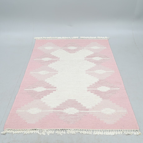 MATTA Röllakan, osignerad, rosa. Mattor & Textil - Mattor - Auctionet