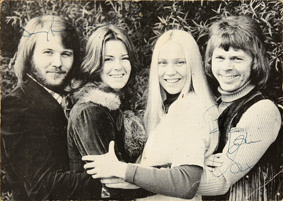ABBA, autographs, 4 dlr, autographs by Agnetha Fältskog (1), Benny ...