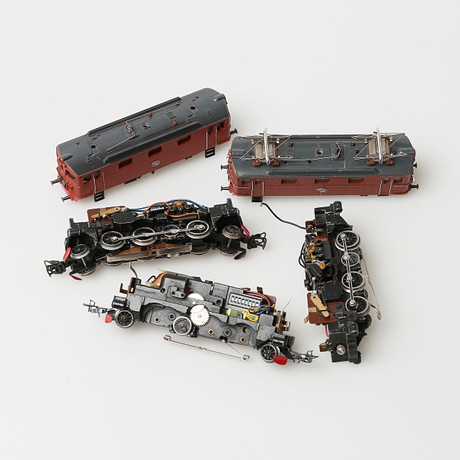 MÄRKLIN 3018 and 3030, 2 baskets and 3 chassis. Toys - Toys - Auctionet