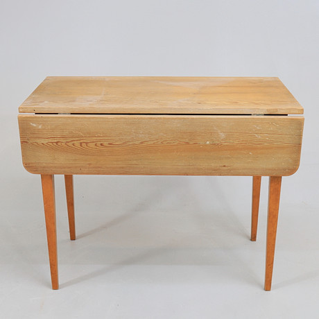 FLOOR TABLE, pine & birch, 1900s. Furniture - Tables - Auctionet