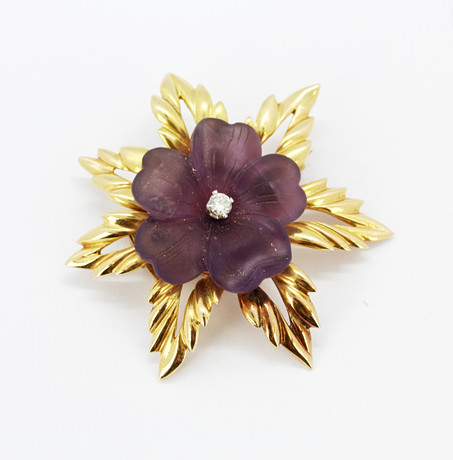 GARRARD & CO CARVED AMETHYST AND GOLD FLOWER BROOCH. Jewellery ...
