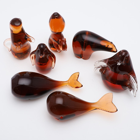 A QUANTITY OF WEDGWOOD AND UNMARKED GLASS ANIMAL PAPERWEIGHTS/ORNAMENTS ...