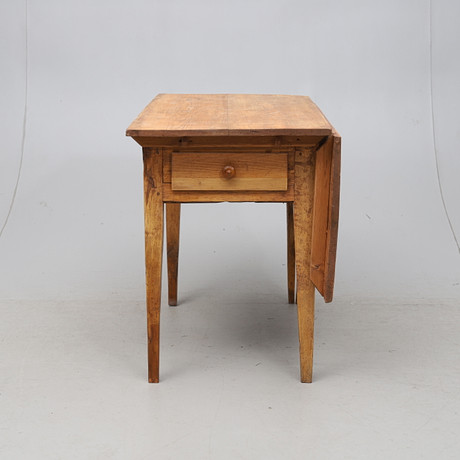 SLAGBORD, med låda, furu, 1800-tal. Möbler - Bord - Auctionet