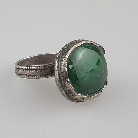 - SILVERRING - med polerad platt jade cabochon. Smycken & Ädelstenar ...