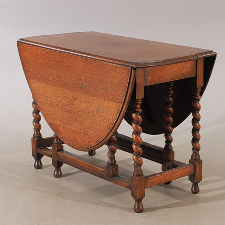 BATTLE TABLE, oak with thrown legs, first half of the 20th century ...