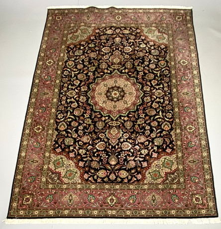 IRANSKA MATTAN. HANDKNUTEN ULL. TJUGONDE ÅRHUNDRADET. 296X204 CM ...