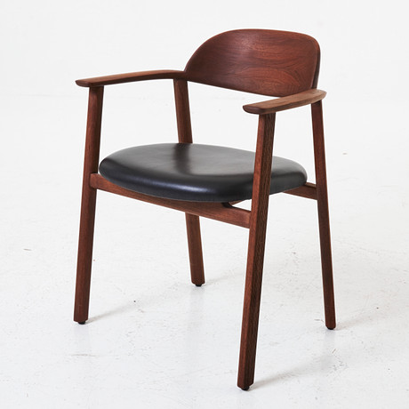 SEBASTIAN HERKNER, stol "Mati" för Zanat, valnöt med sits klädd i svart ...