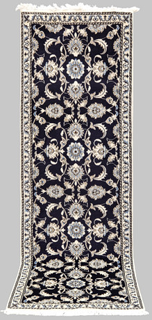 MATTA, persisk, nain, gallerimodell. Ca 246 x 80 cm. Mattor & Textil ...