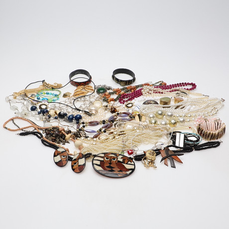 BIJOUTERIER, parti, bl.a. collier. Smycken & Ädelstenar - Smycken ...