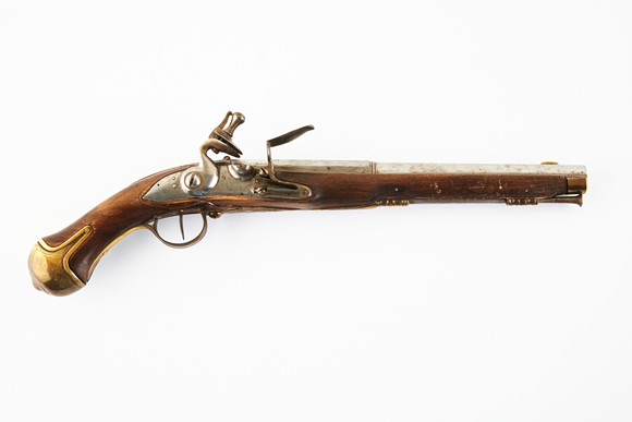 FLINT LOCK PISTOL, 18th century, barrel with octagonal chamber piece ...