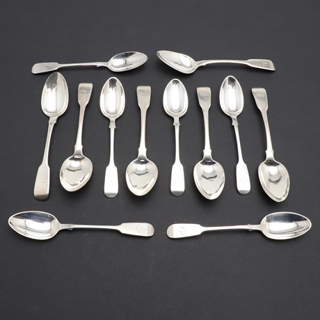TWO SETS OF SILVER SPOONS. Silver & Metals - Silver - Auctionet