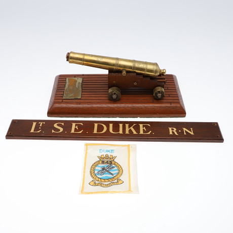 EN MÄSSINGSPRESENTATION KANON. Vapen & Militaria - Övrig militaria ...