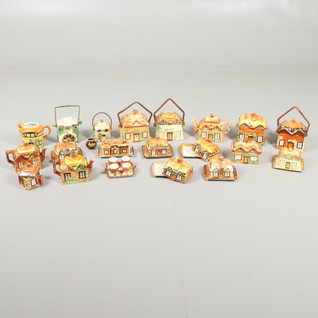 A LARGE COLLECTION OF COTTAGE WARE POTTERY. Ceramics & Porcelain ...