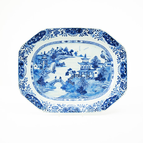 FRYING DISH, porcelain, China, Qianlong (1736-1795), octagonal rim ...