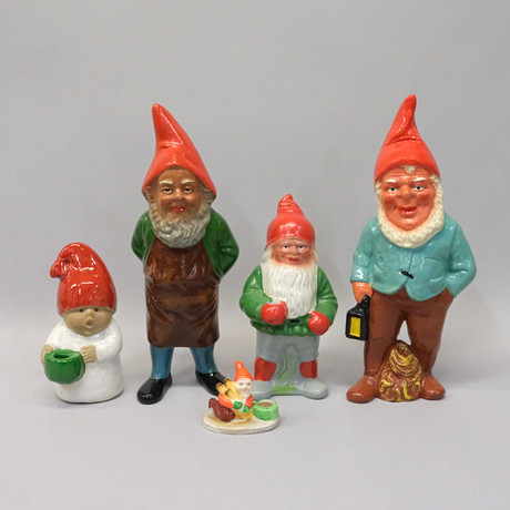 LISA LARSON. LJUSSTAKE, "ADVENT" SAMT FYRA FIGURINER, TOMTAR. Keramik ...