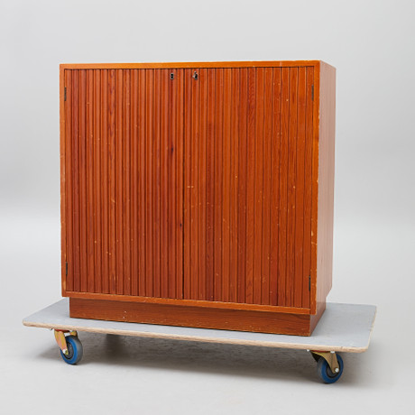 GUSTAF AXEL BERG. Skåp, furu, 1900-talets mitt. Möbler - Skåp & Hyllor ...