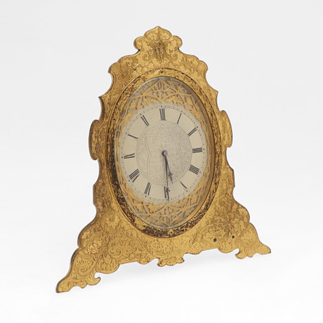 A GILT METAL STRUT CLOCK. Clocks & Watches - Table clocks - Auctionet