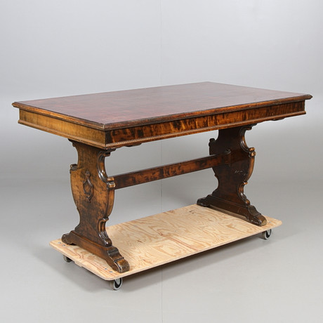 DINING ROOM TABLE, stained hardwood, 1930s/40s. Furniture - Tables ...