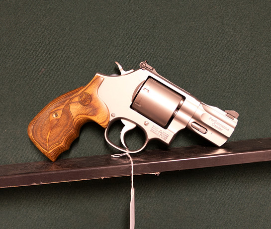 Revolver Smith&wesson 686 Cal 357 Mag. Extension no. CZH0905. Licence ...