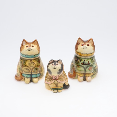 JOAN & DAVID DE BETHEL - RYE POTTERY CATS. Ceramics & Porcelain - European - Auctionet