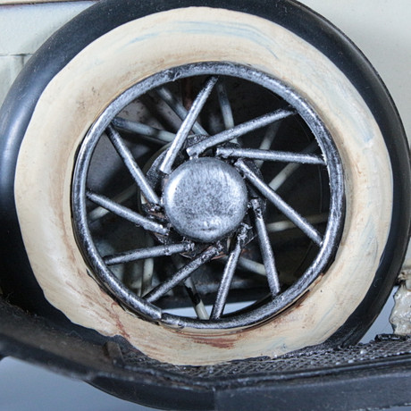 bilmodell, ”vintage bil”, plåt. Konst - Skulptur - Auctionet