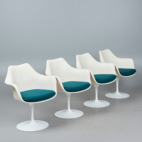 EERO SAARINEN. Knoll International, vier Armlehnstühle / Drehstühle ...