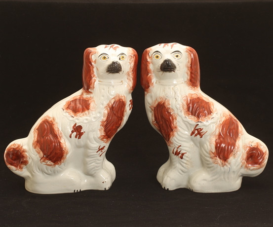 FIGURINIT, 2 kpl, koirat, piikivi, Staffordshire, Englanti, 1800-luku ...