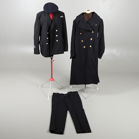 A COLLECTION OF POST SECOND WORLD WAR NAVAL UNIFORM. Weapons ...