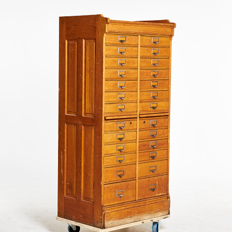 ARCHIVE CABINET, oak, early 20th century, Åtvidaberg, 26 drawers, with ...