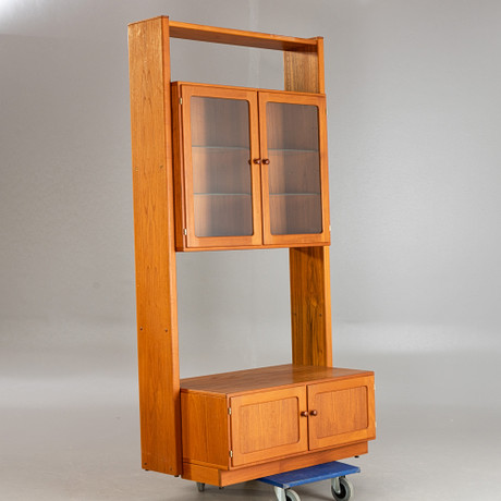 Teak trä hyllsystem med monter element. Mitten av århundradet design ...