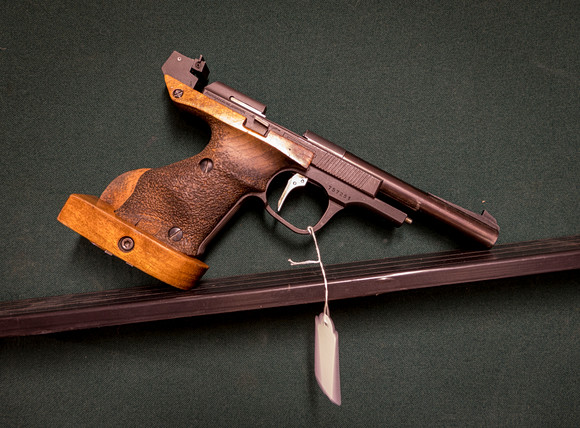 Unique .22LR #757251. Licensvapen - Pistoler - Auctionet